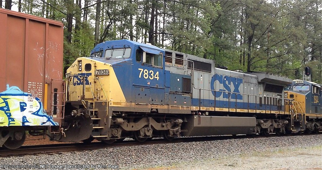 CSX C40-9W 9026, ES44AC-H 923, and C40-8W 7834